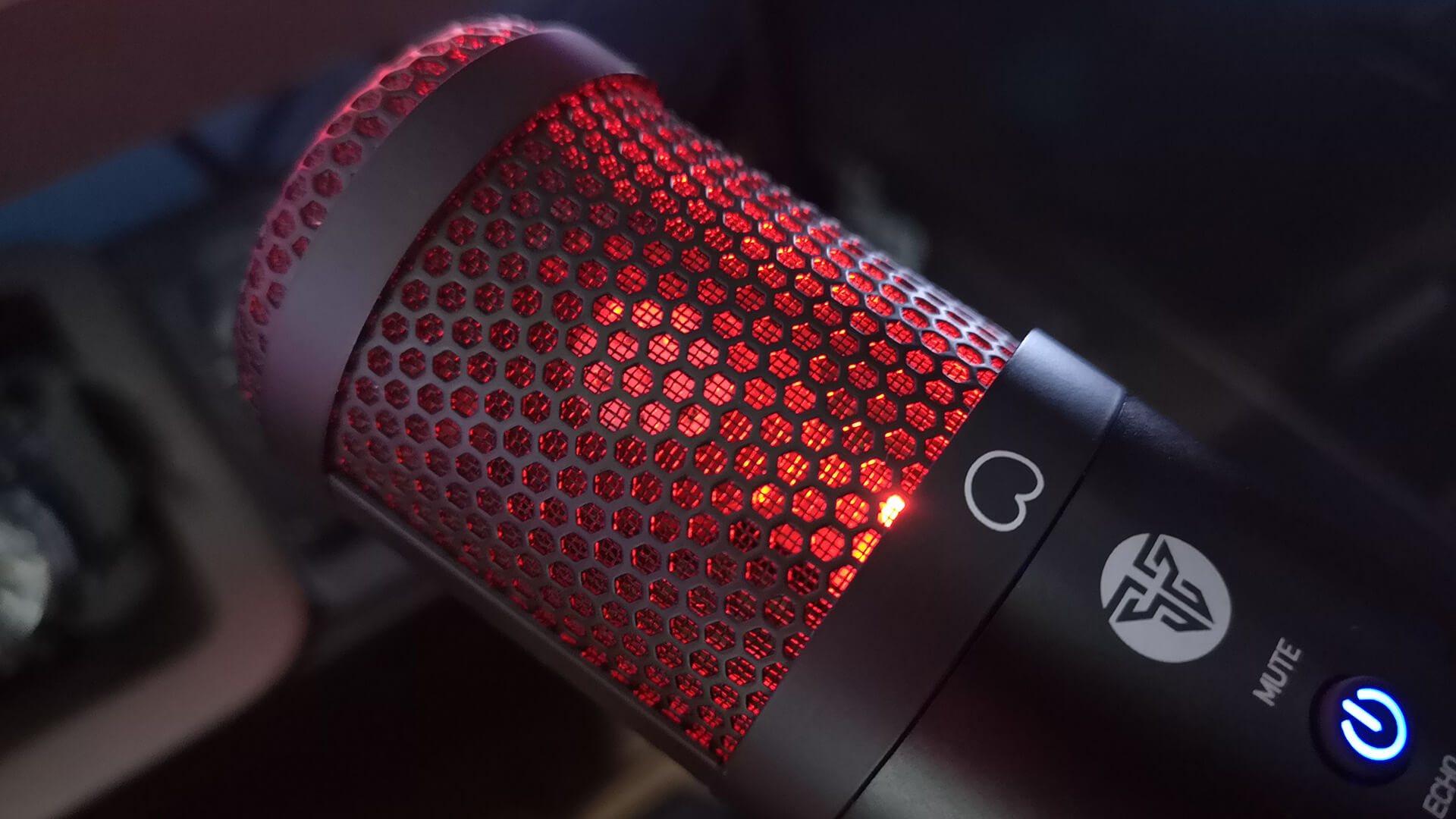 Fantech LEVIOSA MCX01: Budget RGB mic for streamers - Tech Edition