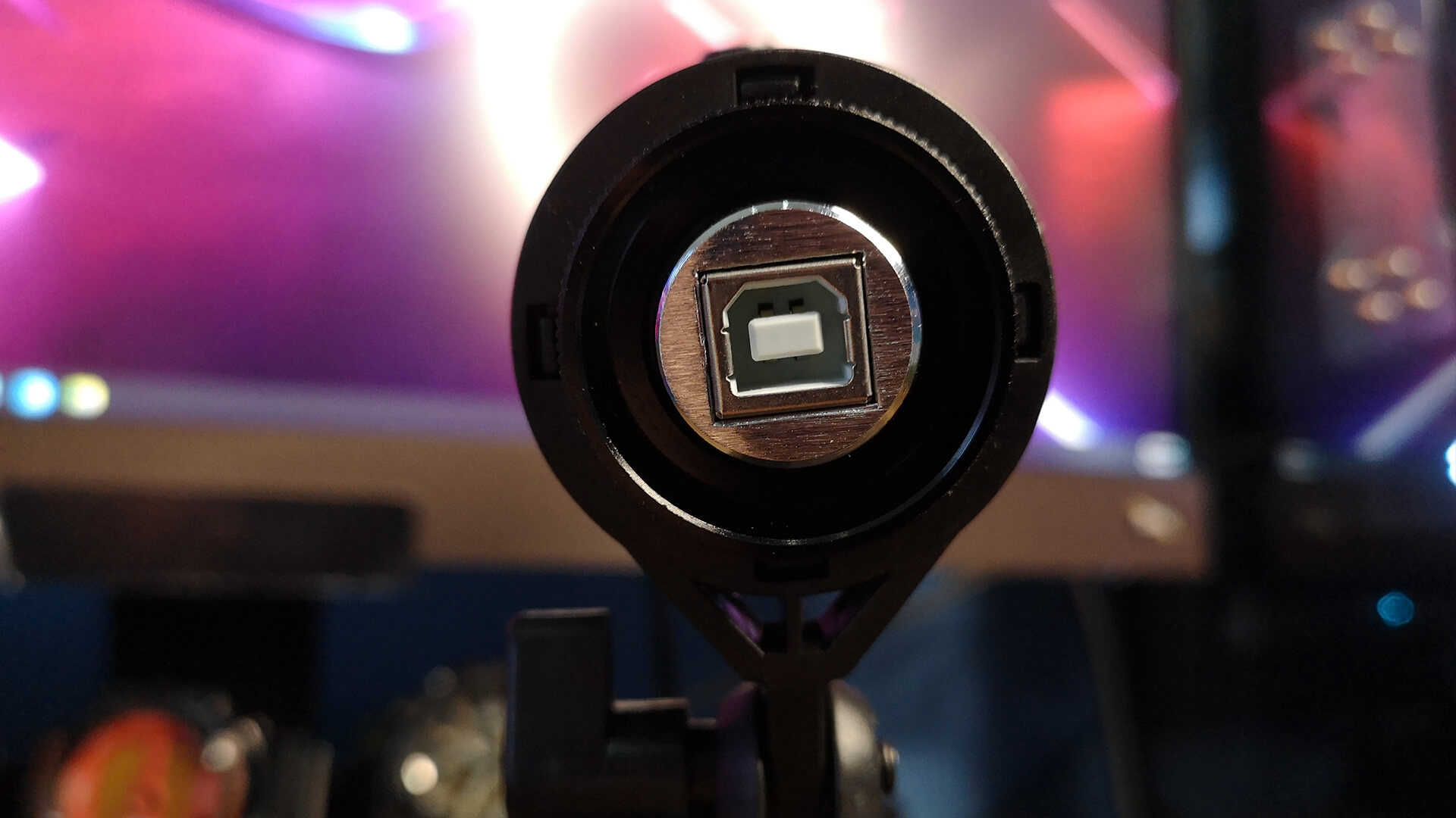 Fantech LEVIOSA MCX01: Budget RGB mic for streamers - Tech Edition