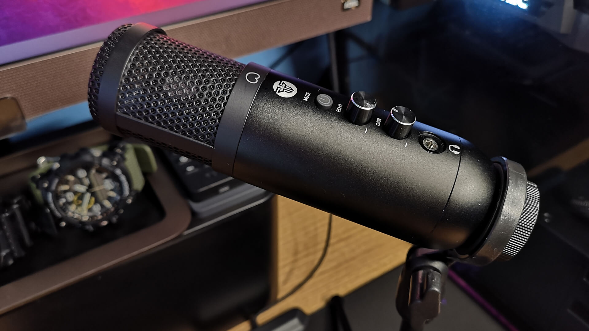 Fantech LEVIOSA MCX01: Budget RGB mic for streamers - Tech Edition