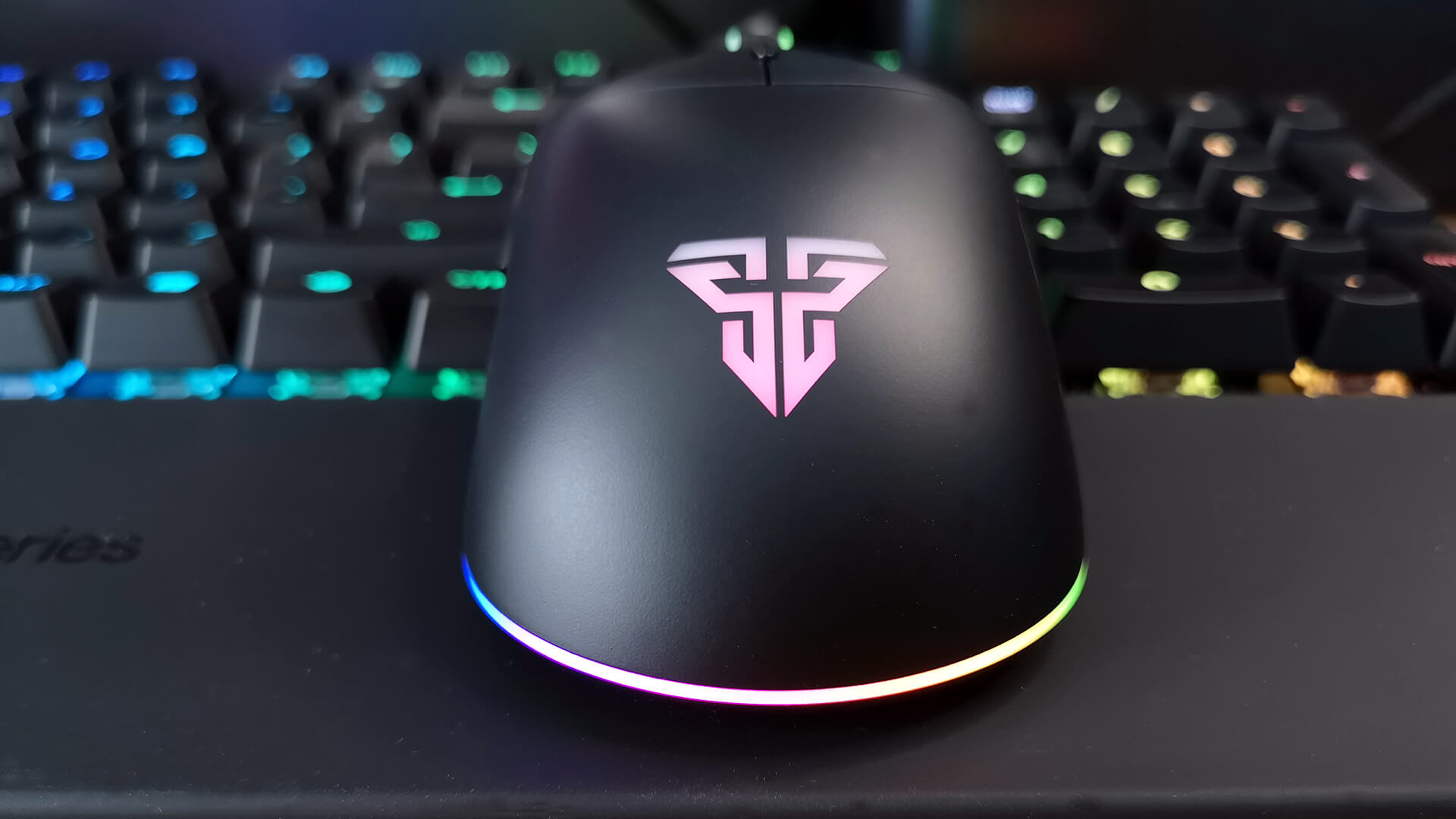 Fantech HELIOS UX3: Minimalist, hyper-light eSports mice - Tech Edition
