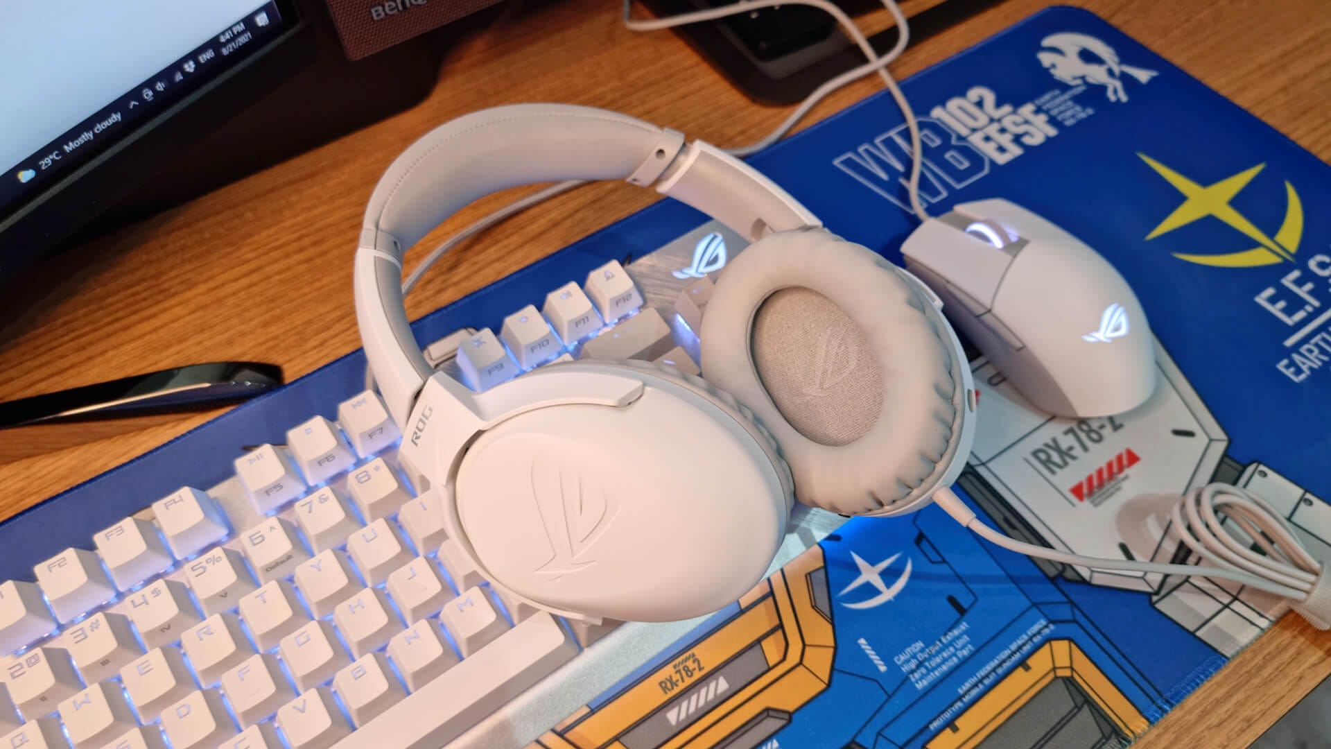 ROG Strix Go Core Moonlight White: Budget gaming headset that punches ...
