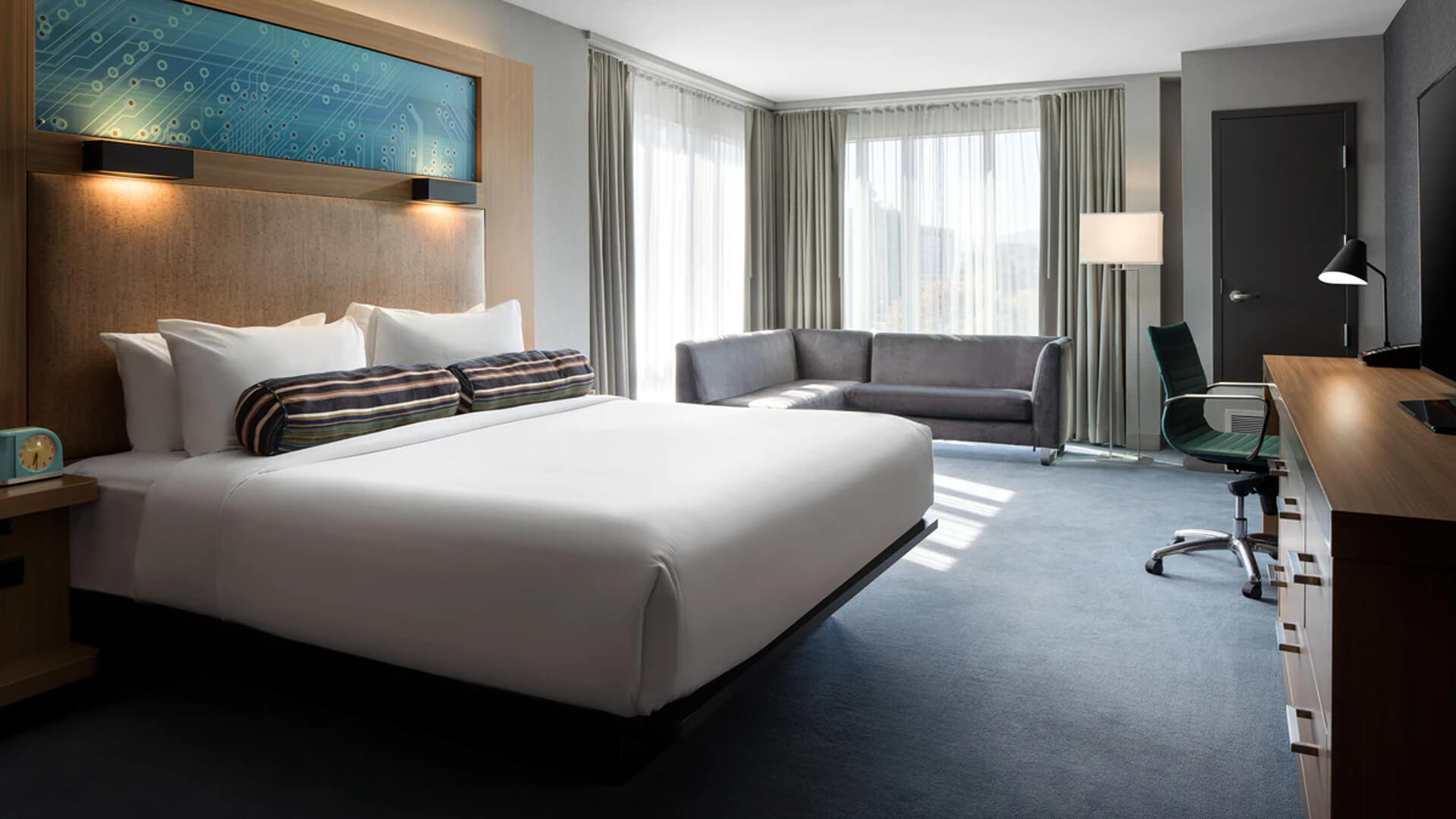 8 High tech hotels you must visit - Tech Edition