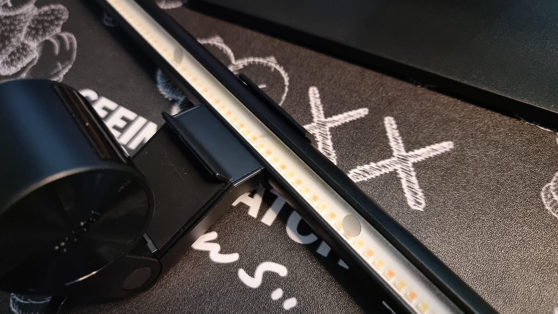 BenQ ScreenBar: The perfect desk lamp for you - Tech Edition