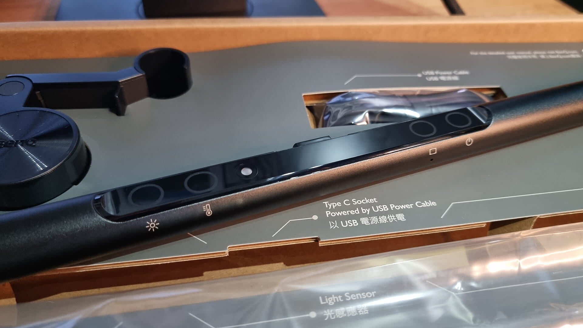 BenQ ScreenBar: The perfect desk lamp for you - Tech Edition