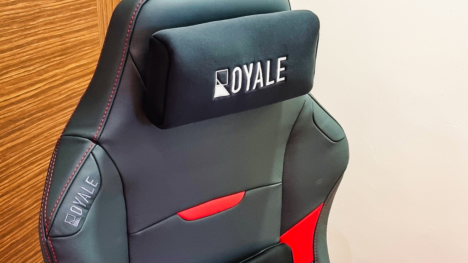 Royale Ergonomics (Bespoke): Customisable gaming chair with automotive ...