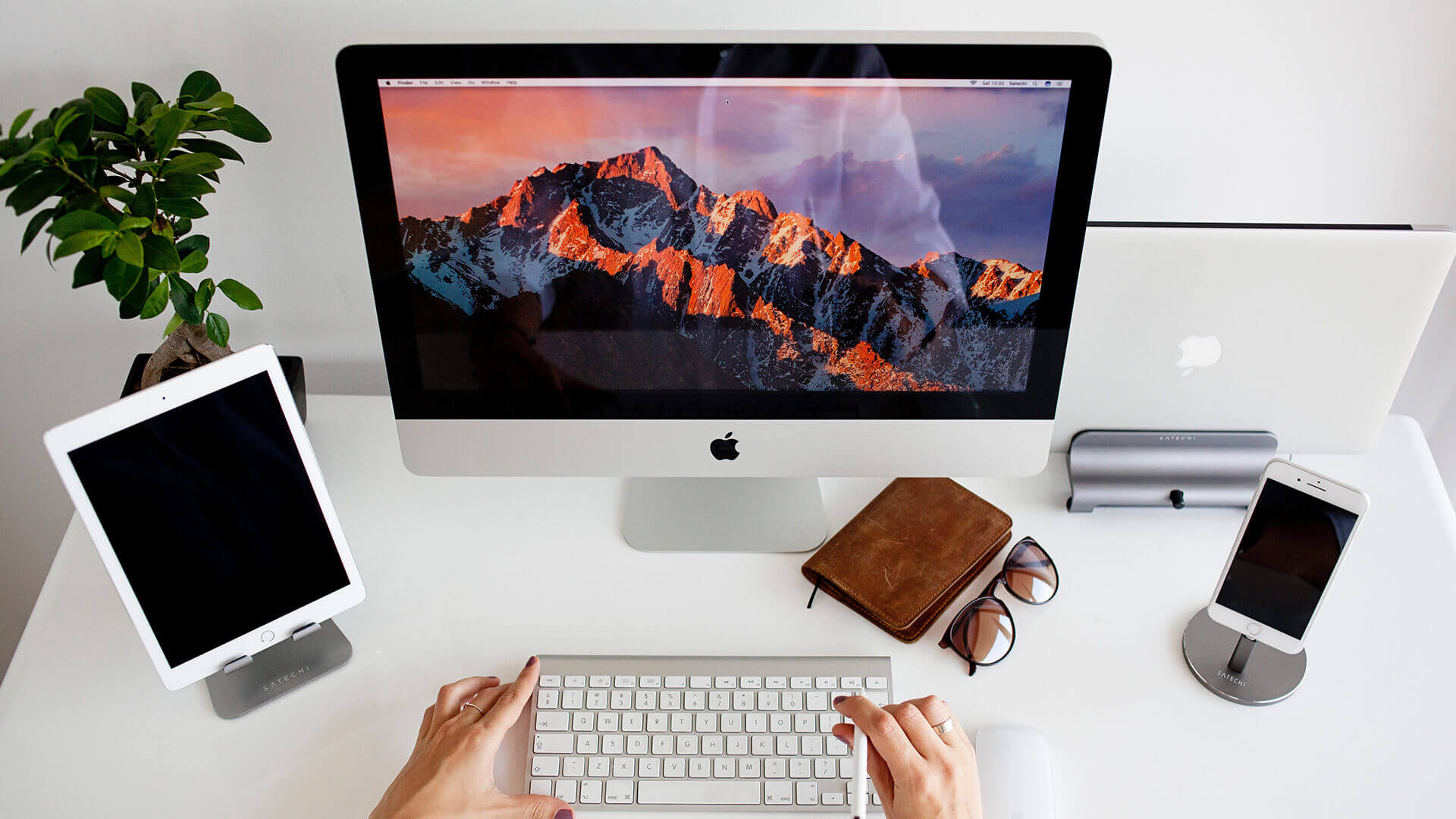 Apple gears up for a big reveal: New Mac models expected this October ...