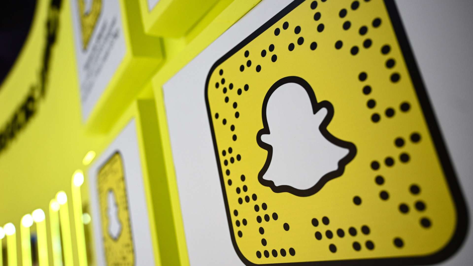 Snapchat unveils AI for creating custom AR lenses - Tech Edition