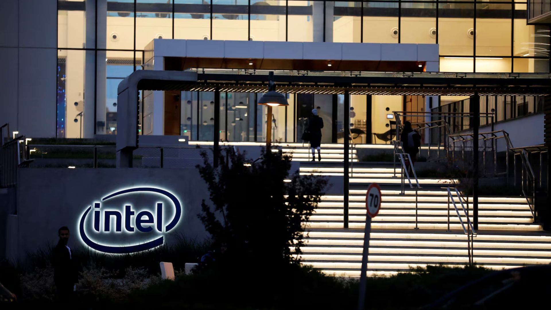 Intel prepares for major layoffs ahead of Q1 earnings - Tech Edition
