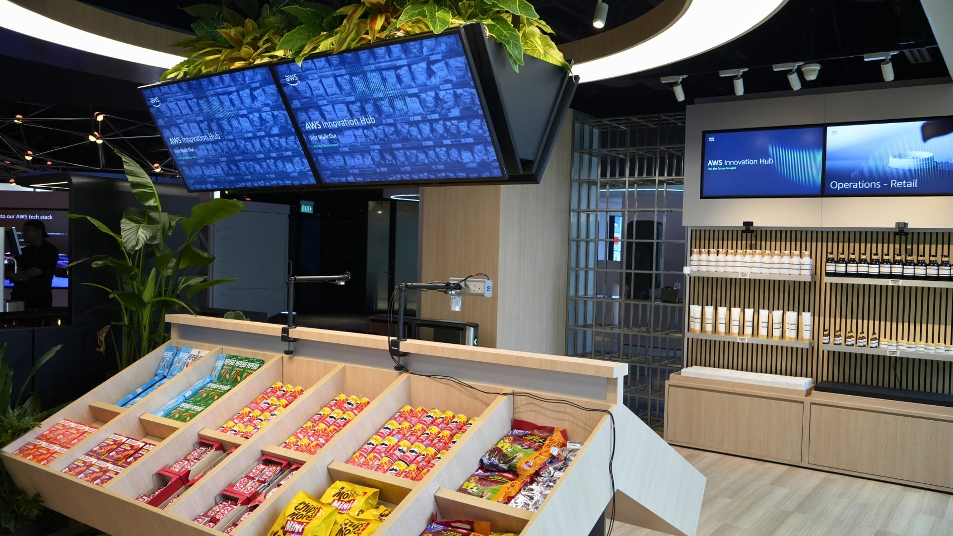 AWS opens innovation hub in Singapore to drive cloud and AI adoption ...