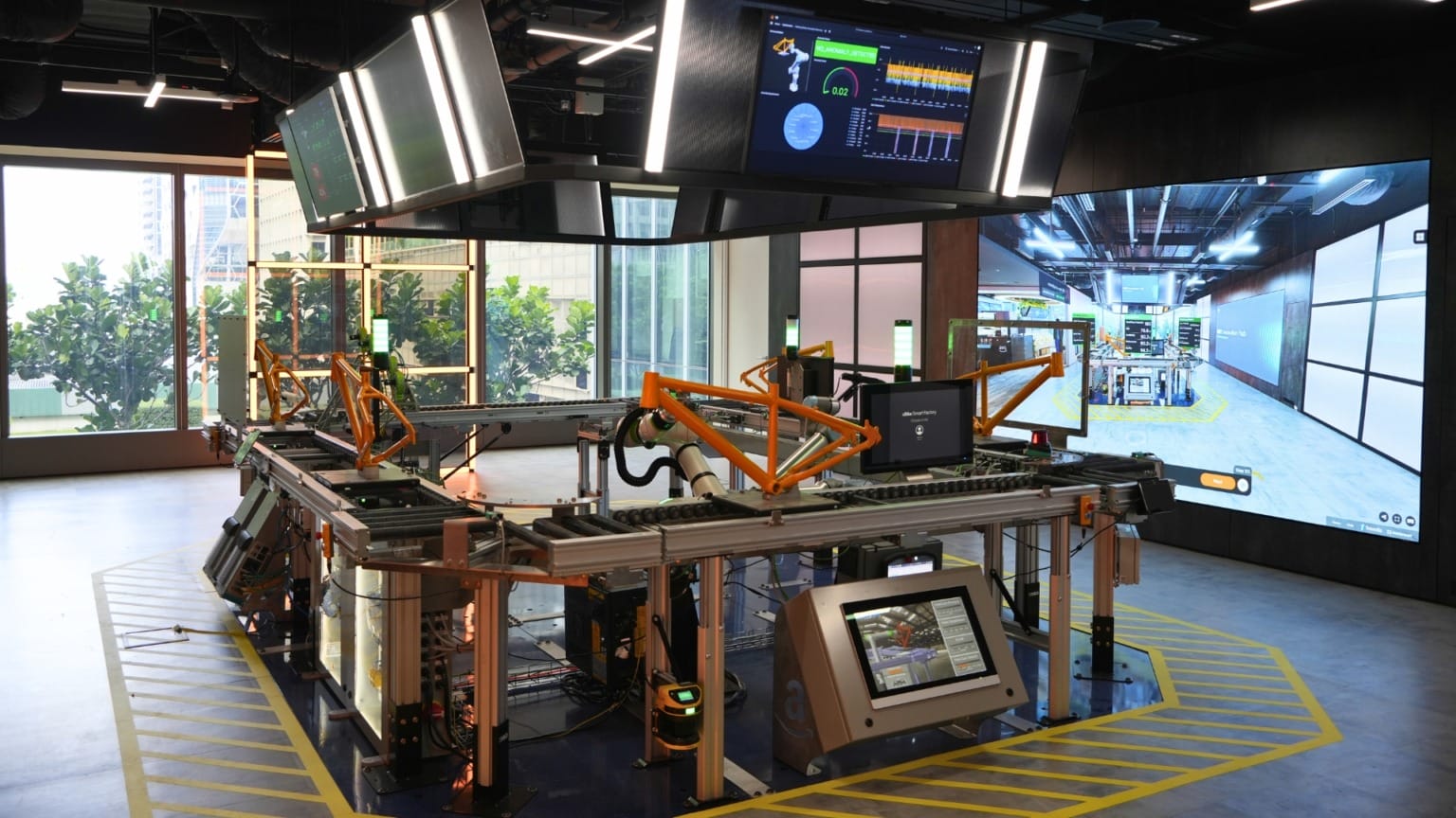 AWS opens innovation hub in Singapore to drive cloud and AI adoption ...