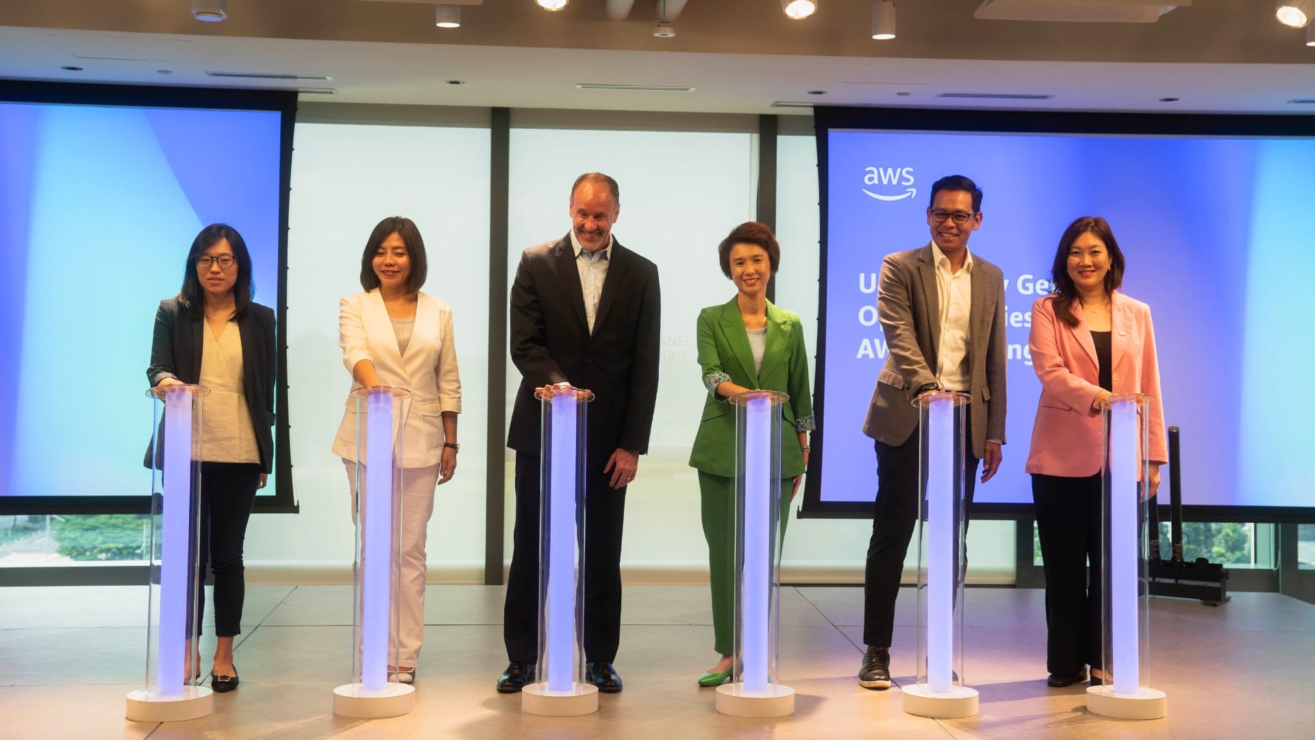 AWS opens innovation hub in Singapore to drive cloud and AI adoption ...